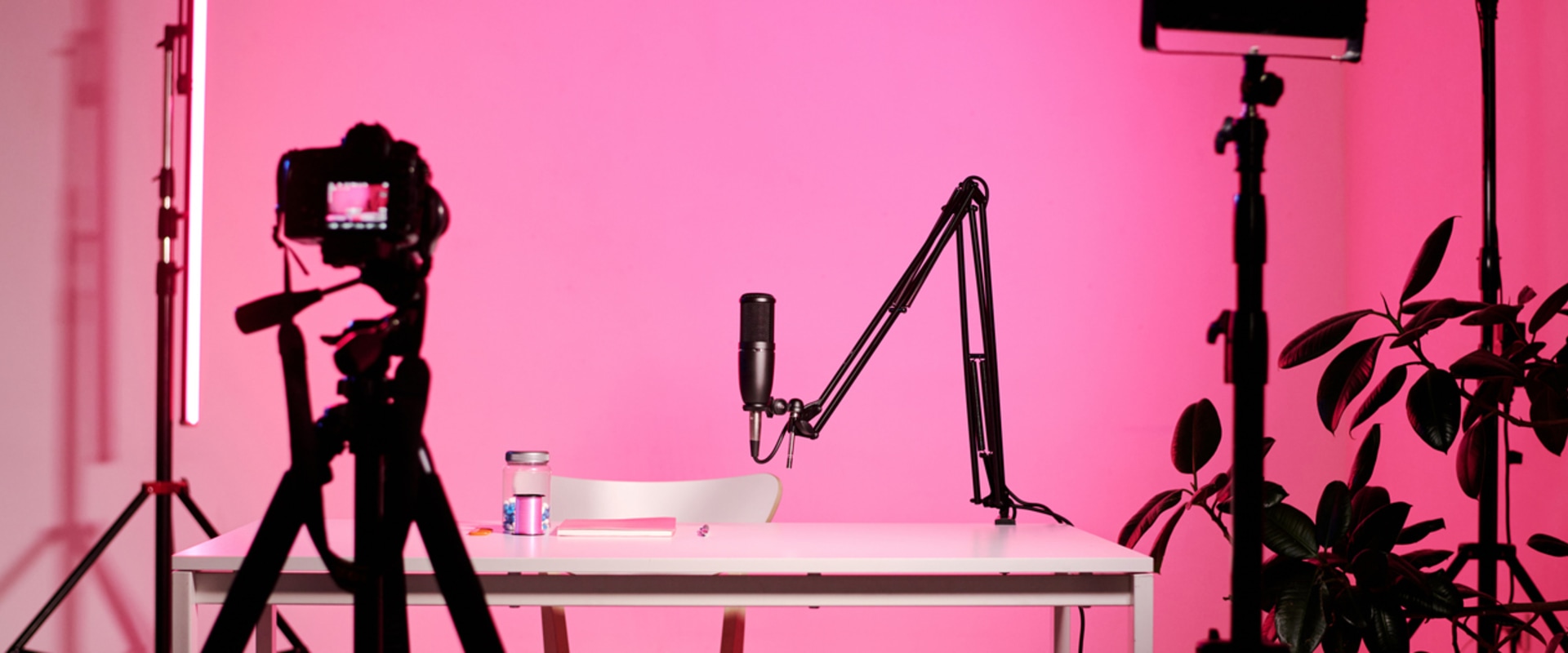 The Art of Collaboration: How Influencers Work Together